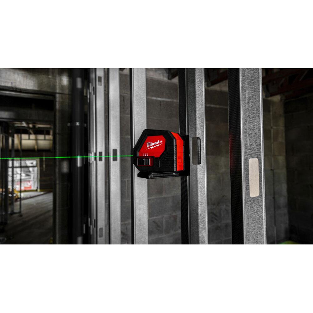 MILWAUKEE CLL-C Alkaline AA Battery Green Cross Line Laser, with 4 AA ...