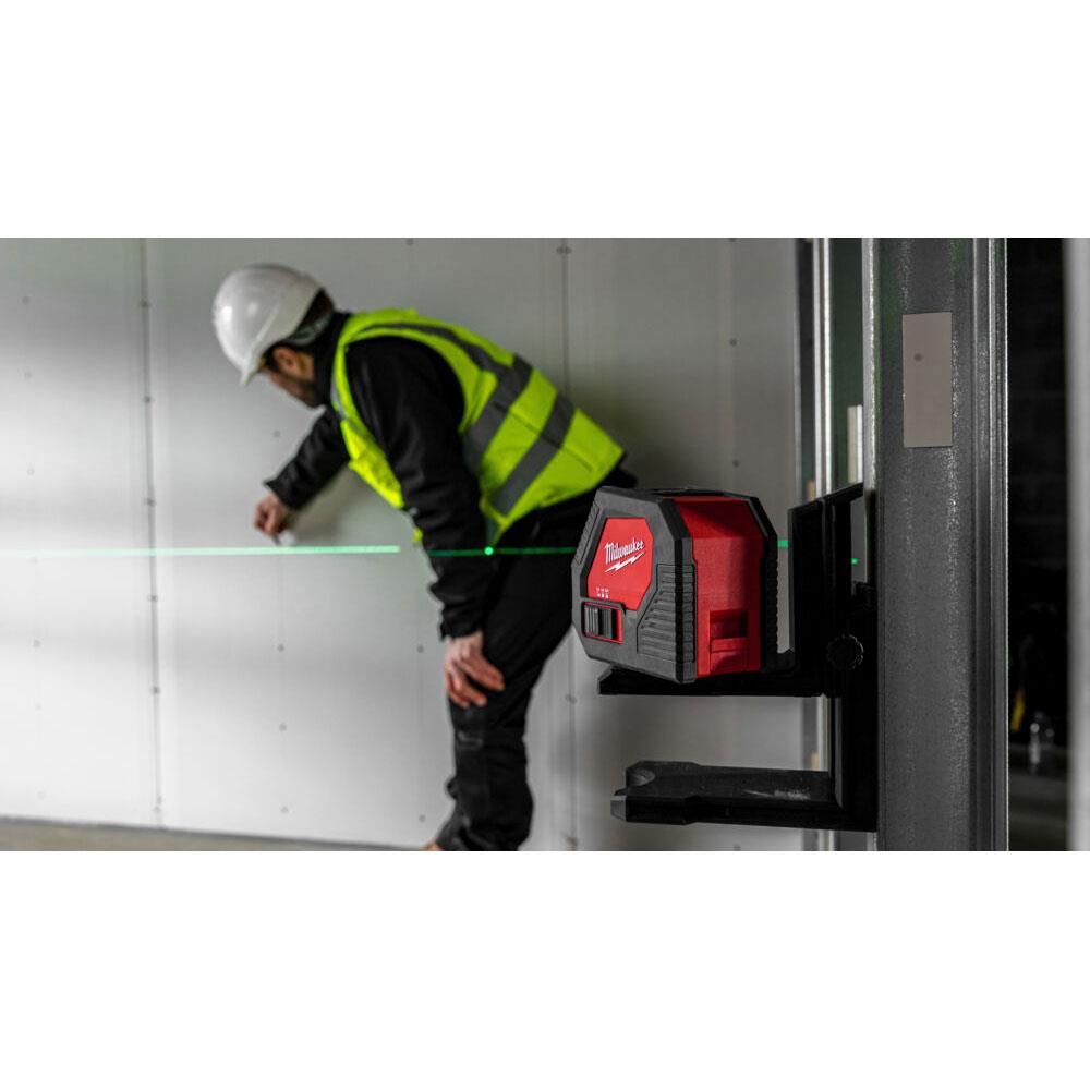 MILWAUKEE CLL-C Alkaline AA Battery Green Cross Line Laser, with 4 AA ...